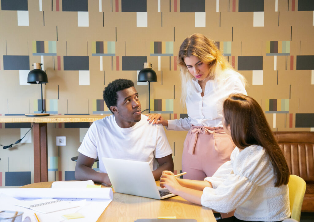 How to simplify employee offboarding in UAE with HR software